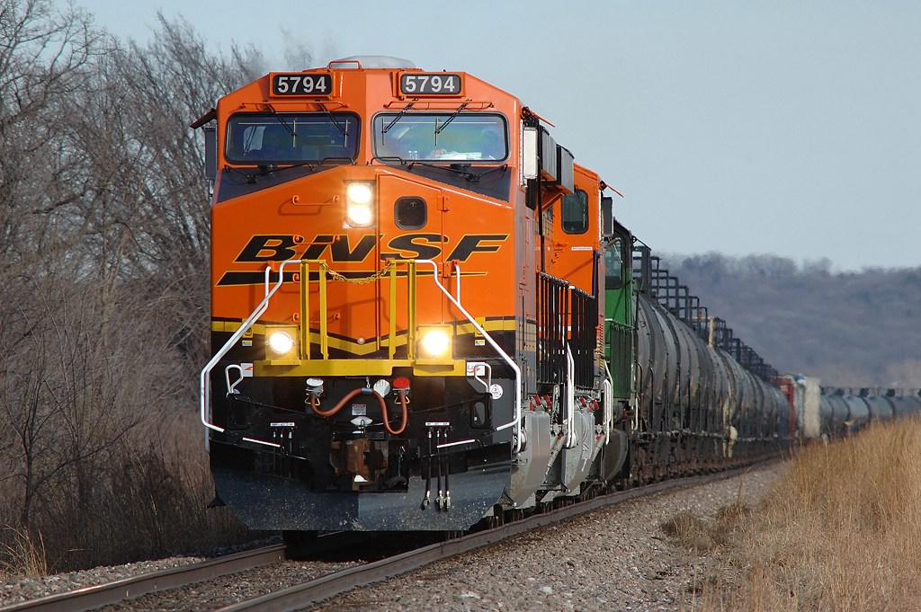 BNSF 5794 & 5793, GEVO ES44AC New units work westbound